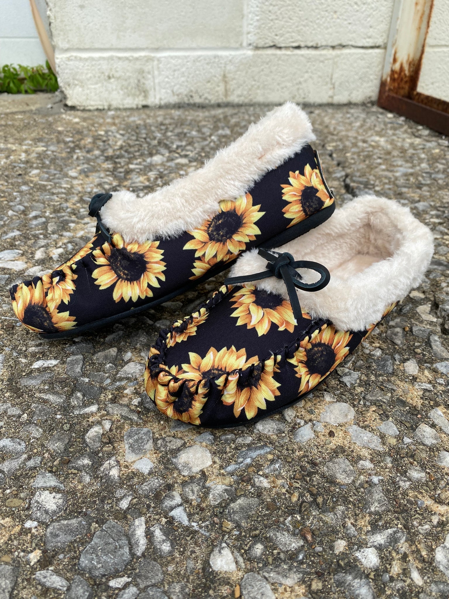 Blazin Roxx Ladies Faith Style Ladies Sunflower Moccasin Slippers – Off ...